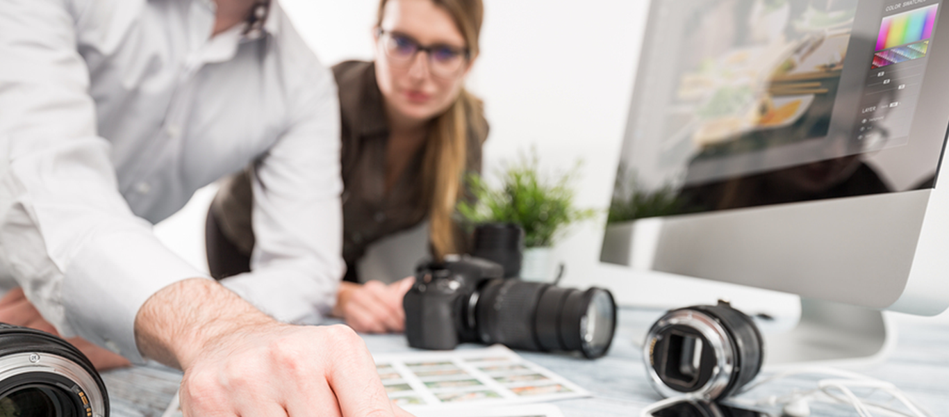 How does Digital marketing benefit photographers?